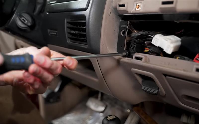 1992-1996 Ford OBS Bronco & Truck: HVAC Control Fix/Repair Bracket