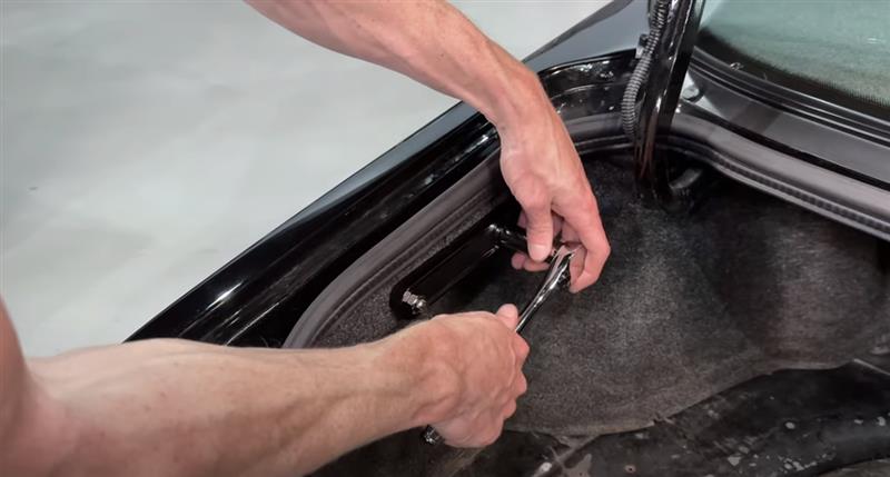 How To Install 1979-1993 Fox Body Mustang FFP Customs Trunk Lift ...