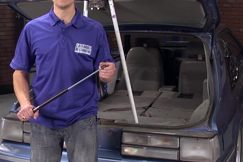 79-93 Mustang Hatch Support Struts Install - LMR.com